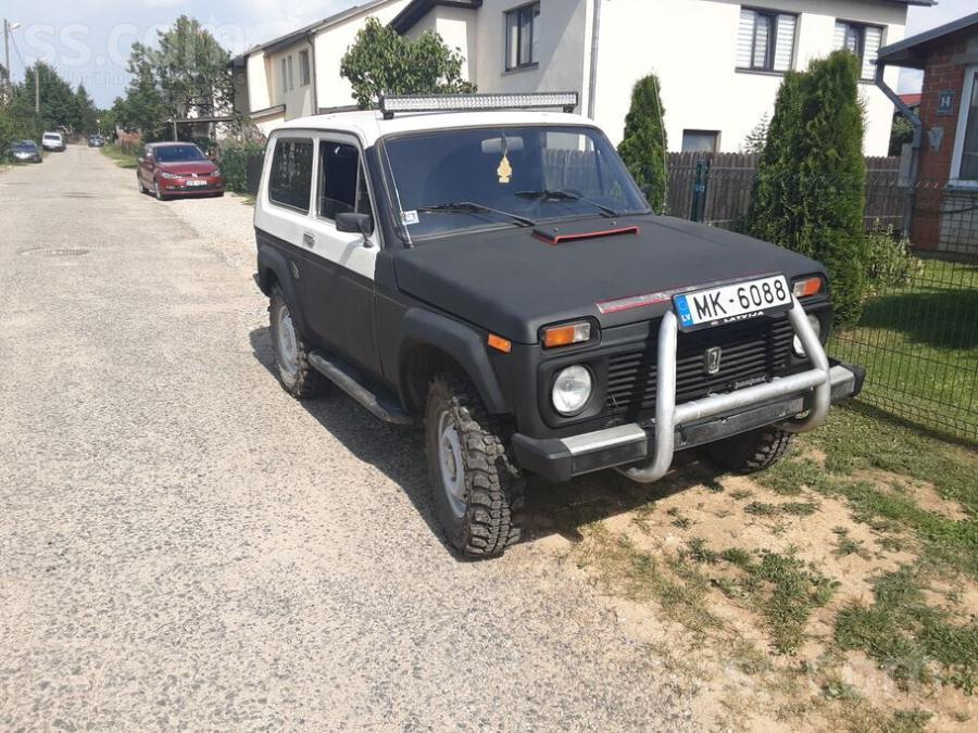 Белый ВАЗ 21213 Niva 1998 в Валмиера, объемом двигателя 1.60 л и пробегом 115 тыс. км за 2200 €, фото 1 на AUTOMOTO.COM.LV