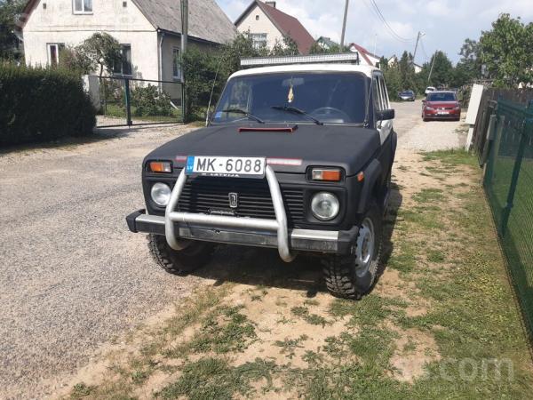 White VAZ / Lada 21213 Niva 1998 in Valmiera, with an engine capacity of 1.60 L and mileage of 115 thousand km for 2200 €, photo 3 on AUTOMOTO.COM.LV