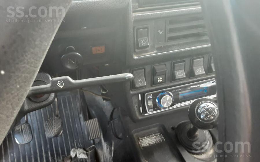 White VAZ / Lada 21213 Niva 1998 in Valmiera, with an engine capacity of 1.60 L and mileage of 115 thousand km for 1550 €, photo 7 on AUTOMOTO.COM.LV