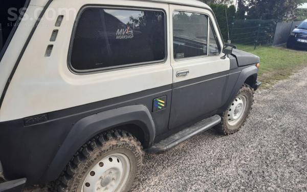Balts VAZ / Lada 21213 Niva 1998 Valmiera, ar dzinēja tilpumu 1.60 L un nobraukumu 115 tūkst. km par 1550 €, foto 11 vietnē AUTOMOTO.COM.LV
