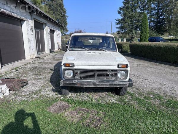 ВАЗ 21213 Niva 1998 в Екабпилс на AUTOMOTO.COM.LV Белый ВАЗ 21213 Niva 1998 в Екабпилс, объемом двигателя 1.70 л и пробегом 180 тыс. км за 1000 €, фото 3 на AUTOMOTO.COM.LV