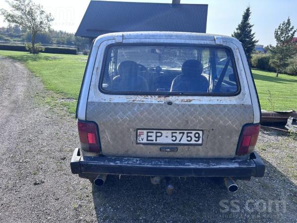 ВАЗ 21213 Niva 1998 в Екабпилс на AUTOMOTO.COM.LV Белый ВАЗ 21213 Niva 1998 в Екабпилс, объемом двигателя 1.70 л и пробегом 180 тыс. км за 1000 €, фото 6 на AUTOMOTO.COM.LV