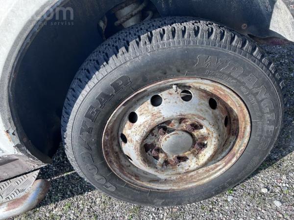 ВАЗ 21213 Niva 1998 в Екабпилс на AUTOMOTO.COM.LV Белый ВАЗ 21213 Niva 1998 в Екабпилс, объемом двигателя 1.70 л и пробегом 180 тыс. км за 1000 €, фото 9 на AUTOMOTO.COM.LV