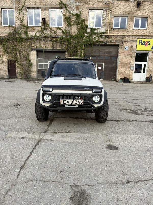 White VAZ / Lada 21213 Niva 2000 in Jekabpils, with an engine capacity of 1.70 L and mileage of 190 thousand km for 3500 €, photo 1 on AUTOMOTO.COM.LV