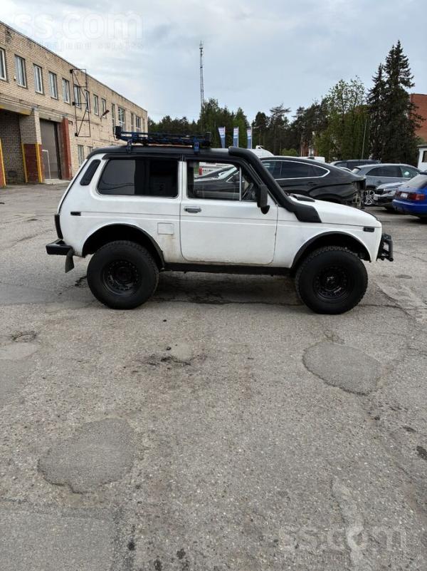 White VAZ / Lada 21213 Niva 2000 in Jekabpils, with an engine capacity of 1.70 L and mileage of 190 thousand km for 3500 €, photo 4 on AUTOMOTO.COM.LV