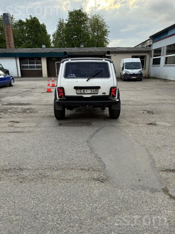 White VAZ / Lada 21213 Niva 2000 in Jekabpils, with an engine capacity of 1.70 L and mileage of 190 thousand km for 3500 €, photo 6 on AUTOMOTO.COM.LV