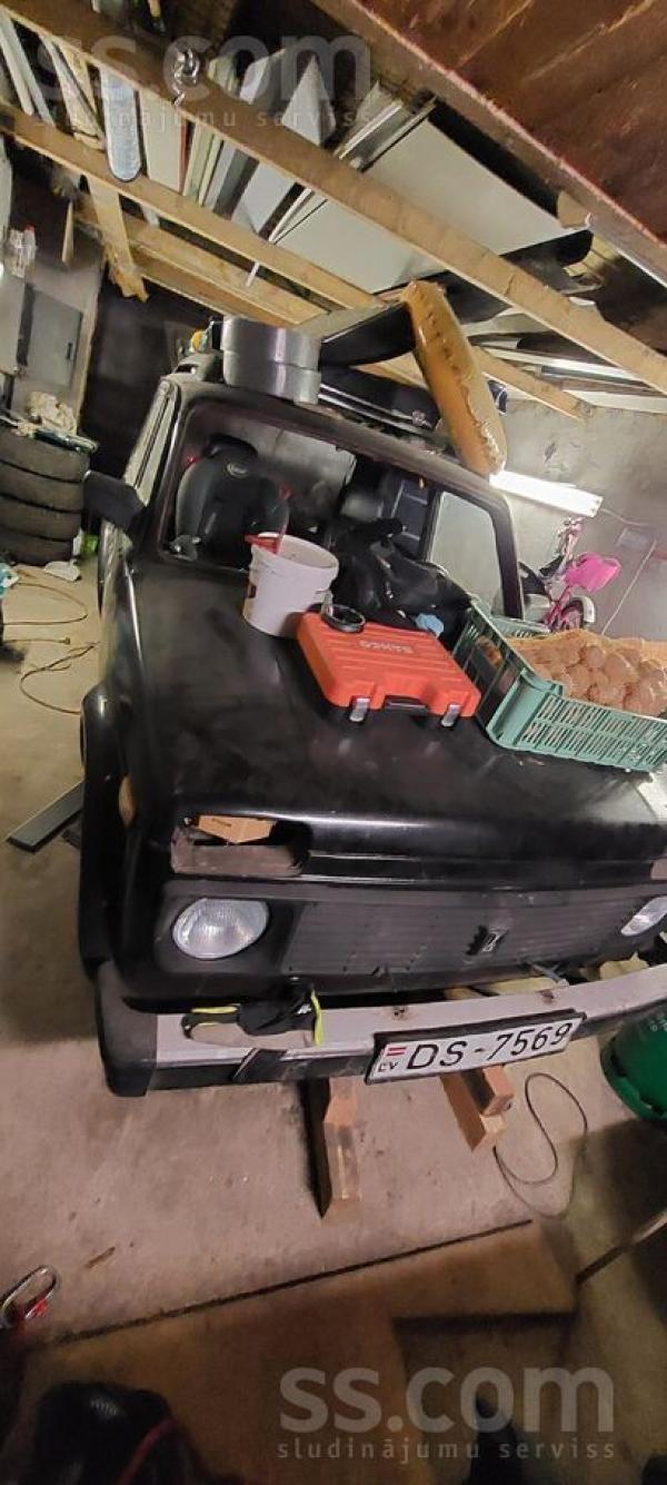 Melns VAZ / Lada 21214-/-4x4 1999 Liepāja, ar dzinēja tilpumu 1.70 L un nobraukumu 98 tūkst. km par 1500 €, foto 2 vietnē AUTOMOTO.COM.LV
