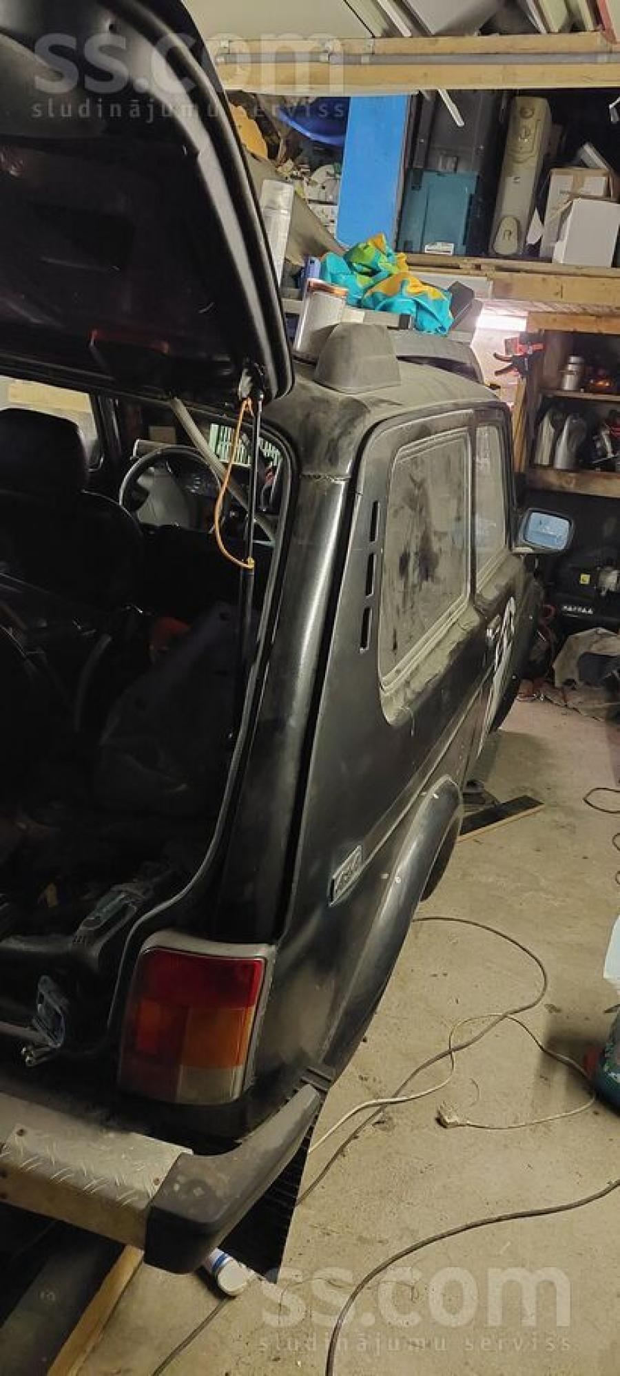Melns VAZ / Lada 21214-/-4x4 1999 Liepāja, ar dzinēja tilpumu 1.70 L un nobraukumu 98 tūkst. km par 1500 €, foto 4 vietnē AUTOMOTO.COM.LV