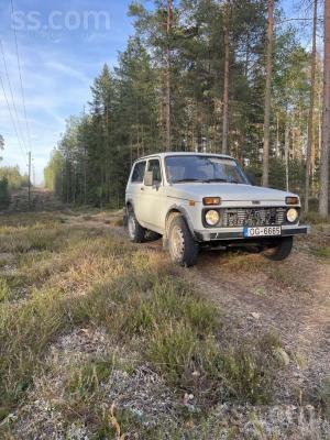 White VAZ / Lada 21214-/-4x4 2002 in Aizkraukle, with an engine capacity of 1.70 L and mileage of 87 thousand km for 2200 €, photo 3 on AUTOMOTO.COM.LV