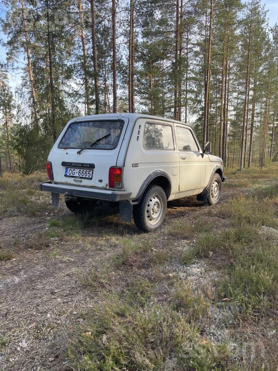 White VAZ / Lada 21214-/-4x4 2002 in Aizkraukle, with an engine capacity of 1.70 L and mileage of 87 thousand km for 2200 €, photo 4 on AUTOMOTO.COM.LV
