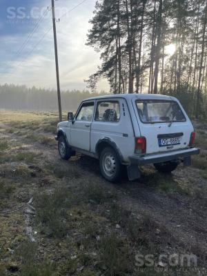White VAZ / Lada 21214-/-4x4 2002 in Aizkraukle, with an engine capacity of 1.70 L and mileage of 87 thousand km for 2200 €, photo 5 on AUTOMOTO.COM.LV