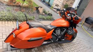 Oranžs Victory Cross Country 2013 Viļņa, ar dzinēja tilpumu 1.73 L un nobraukumu 72 tūkst. km par 9900 €, foto 4 vietnē AUTOMOTO.COM.LV