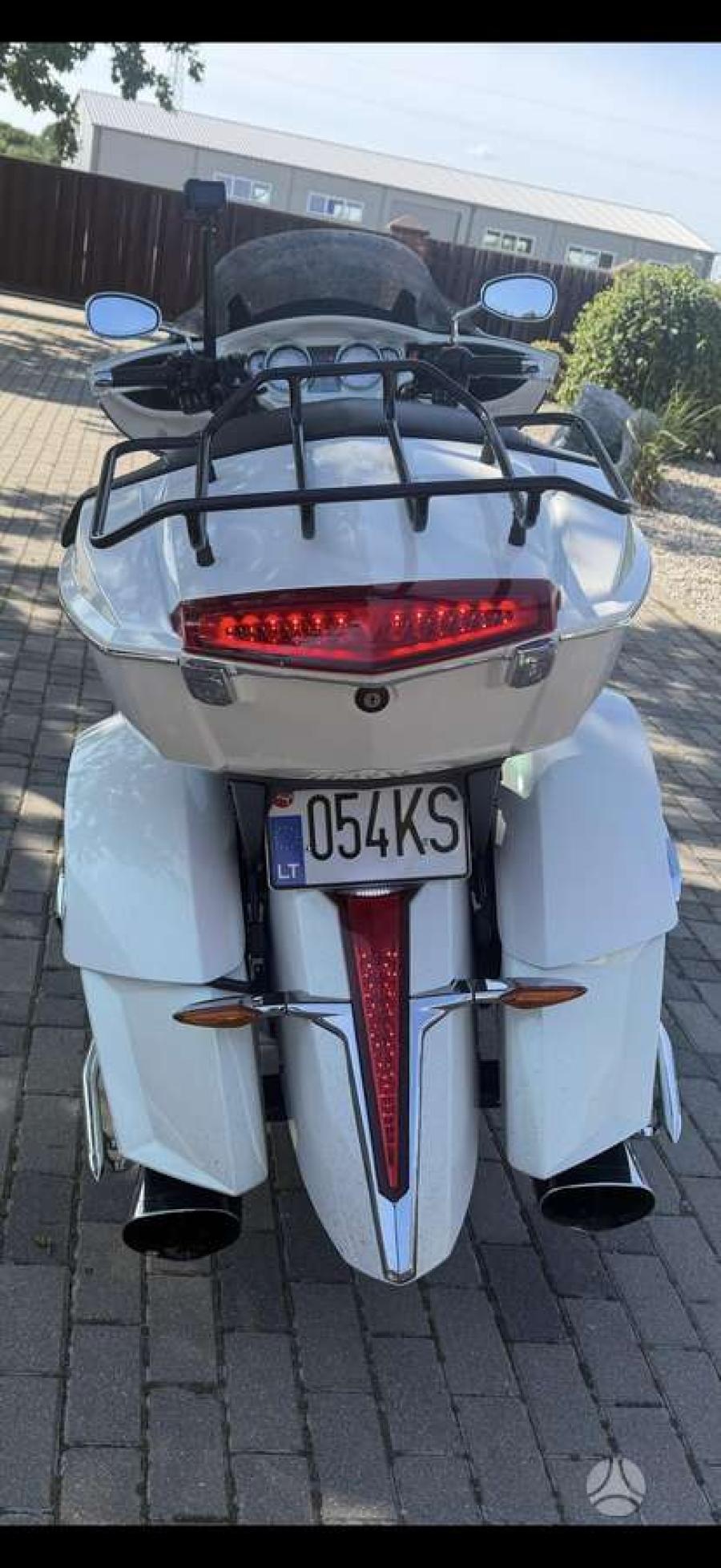 White Victory Cross Country 2016 in Kaunas, with an engine capacity of 1.73 L and mileage of 37 thousand km for 9999 €, photo 5 on AUTOMOTO.COM.LV