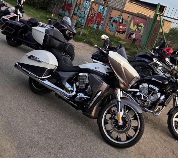 White Victory Cross Country 2016 in Klaipeda, with an engine capacity of 1.73 L and mileage of 41 thousand km for 11000 €, photo 1 on AUTOMOTO.COM.LV