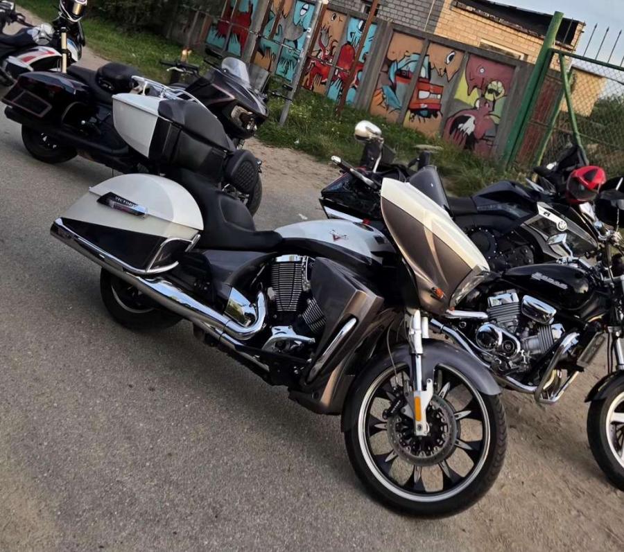 White Victory Cross Country 2016 in Klaipeda, with an engine capacity of 1.73 L and mileage of 41 thousand km for 11000 €, photo 1 on AUTOMOTO.COM.LV