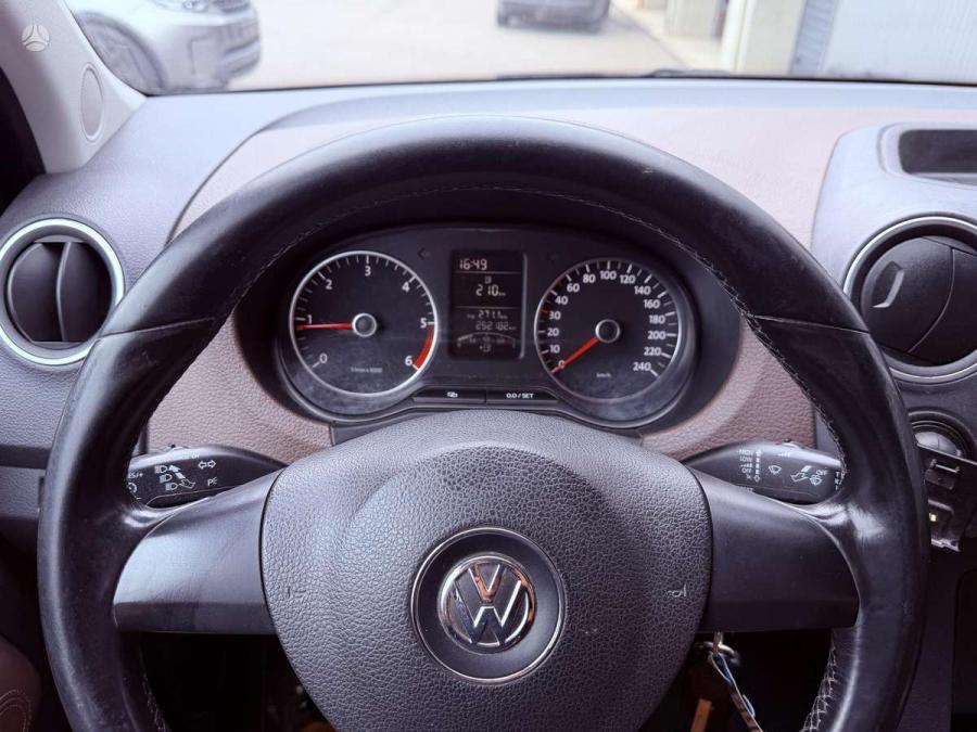 Melns Volkswagen Amarok 2010 Šauļi, ar dzinēja tilpumu 2.00 L un nobraukumu 250 tūkst. km par 7800 €, foto 19 vietnē AUTOMOTO.COM.LV