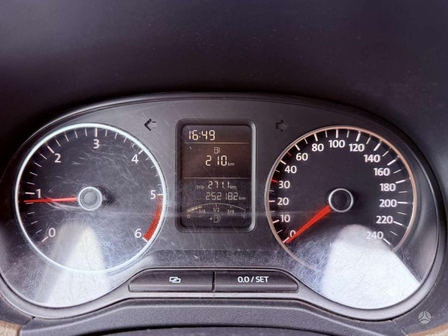 Melns Volkswagen Amarok 2010 Šauļi, ar dzinēja tilpumu 2.00 L un nobraukumu 250 tūkst. km par 7800 €, foto 20 vietnē AUTOMOTO.COM.LV