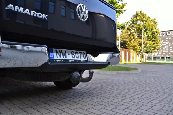 Black Volkswagen Amarok 2013 in Jelgava, with an engine capacity of 2.00 L and mileage of 278 thousand km for 16500 €, photo 7 on AUTOMOTO.COM.LV