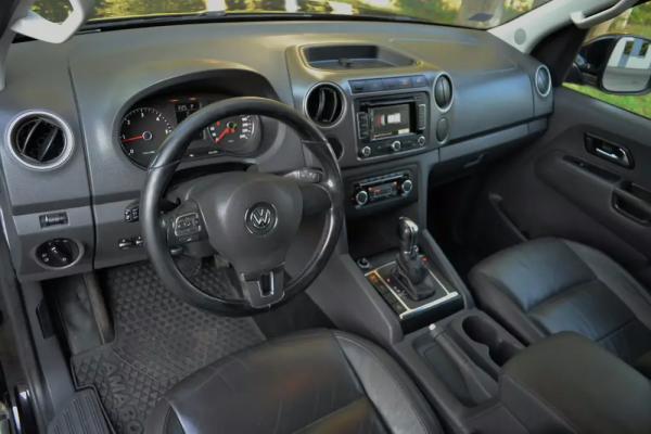 Black Volkswagen Amarok 2013 in Jelgava, with an engine capacity of 2.00 L and mileage of 278 thousand km for 16500 €, photo 10 on AUTOMOTO.COM.LV