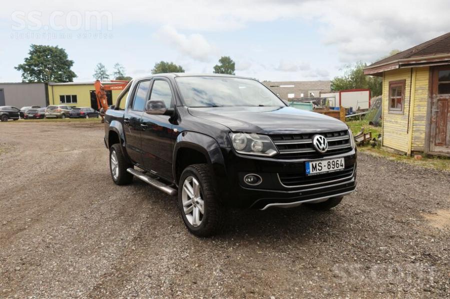 Black Volkswagen Amarok 2013 in Cesis, with an engine capacity of 2.00 L and mileage of 402 thousand km for 12000 €, photo 1 on AUTOMOTO.COM.LV