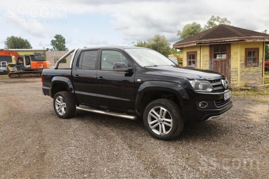Black Volkswagen Amarok 2013 in Cesis, with an engine capacity of 2.00 L and mileage of 402 thousand km for 12000 €, photo 3 on AUTOMOTO.COM.LV