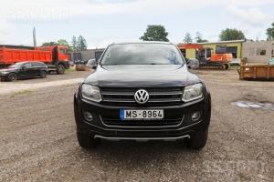 Black Volkswagen Amarok 2013 in Cesis, with an engine capacity of 2.00 L and mileage of 402 thousand km for 12000 €, photo 4 on AUTOMOTO.COM.LV