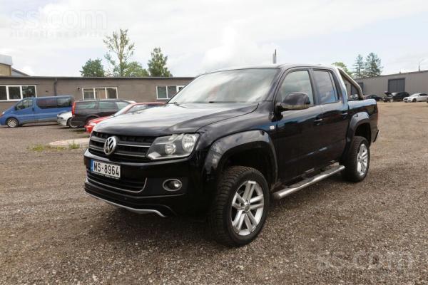 Black Volkswagen Amarok 2013 in Cesis, with an engine capacity of 2.00 L and mileage of 402 thousand km for 12000 €, photo 4 on AUTOMOTO.COM.LV