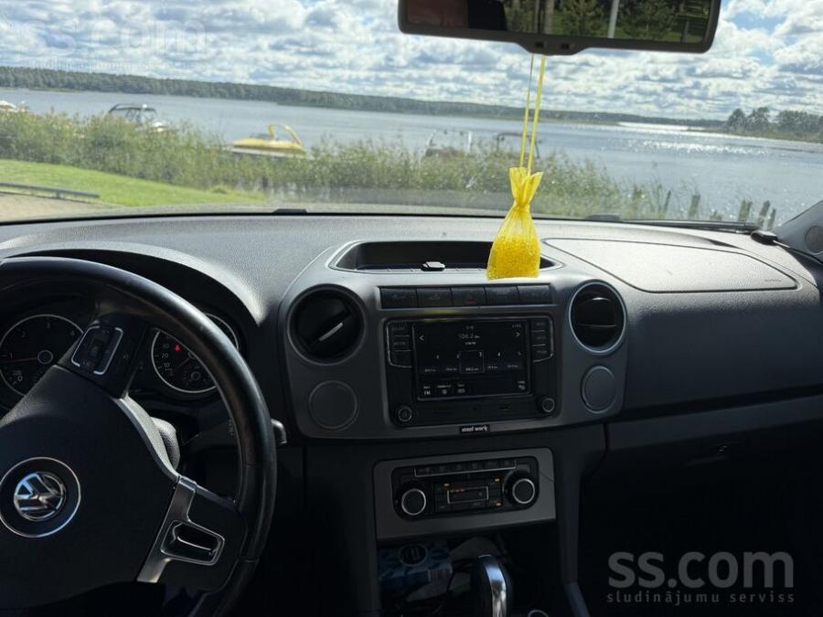 Black Volkswagen Amarok 2014 in Riga, with an engine capacity of 2.00 L and mileage of 362 thousand km for 13500 €, photo 6 on AUTOMOTO.COM.LV