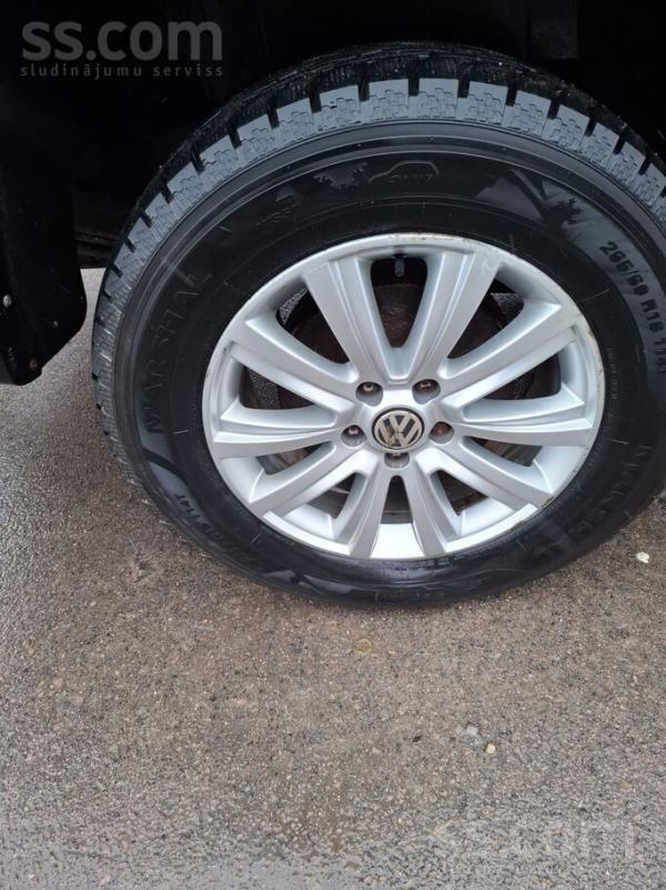 Black Volkswagen Amarok 2015 in Bauska, with an engine capacity of 2.00 L and mileage of 248 thousand km for 10300 €, photo 7 on AUTOMOTO.COM.LV