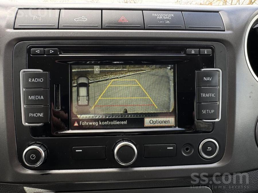 Melns Volkswagen Amarok 2015 Cēsis, ar dzinēja tilpumu 2.00 L un nobraukumu 259 tūkst. km par 16800 €, foto 35 vietnē AUTOMOTO.COM.LV