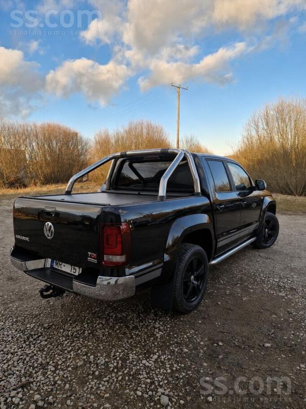 Black Volkswagen Amarok 2015 in Kuldiga, with an engine capacity of 2.00 L and mileage of 256 thousand km for 16800 €, photo 3 on AUTOMOTO.COM.LV