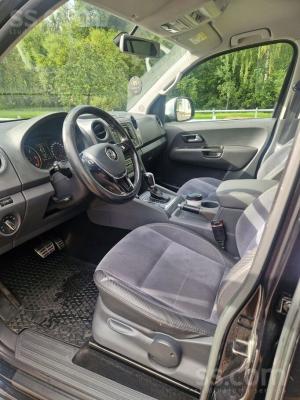Black Volkswagen Amarok 2015 in Kuldiga, with an engine capacity of 2.00 L and mileage of 256 thousand km for 16800 €, photo 6 on AUTOMOTO.COM.LV
