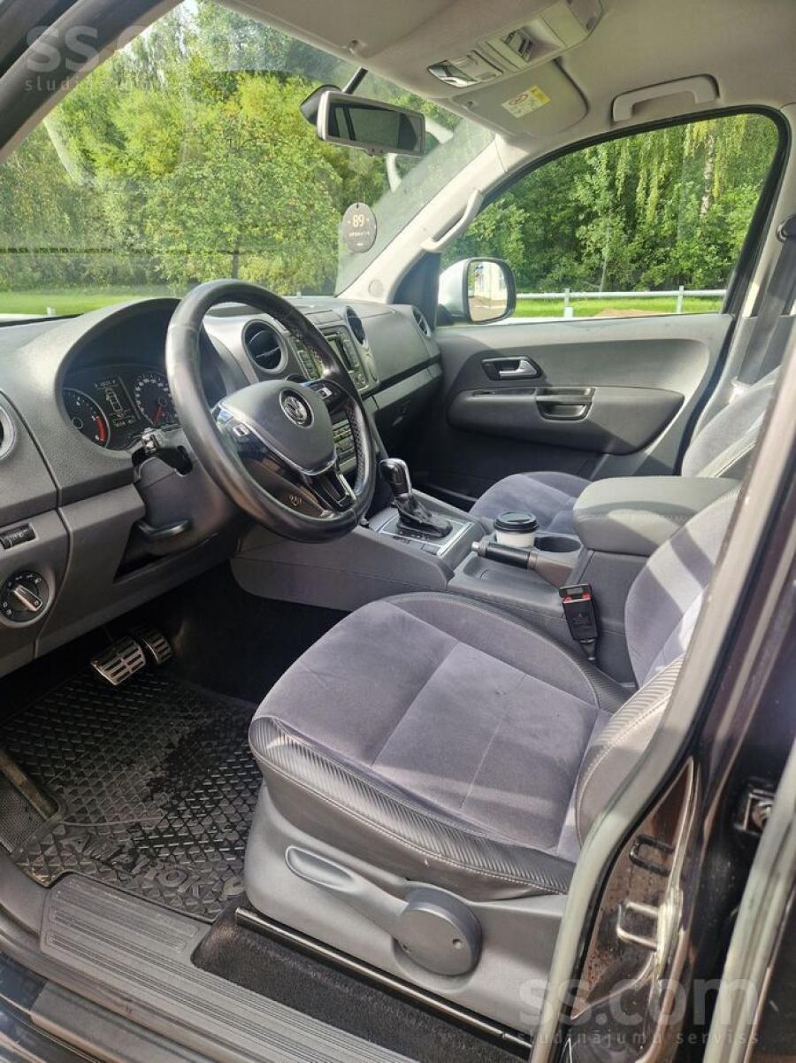 Black Volkswagen Amarok 2015 in Kuldiga, with an engine capacity of 2.00 L and mileage of 256 thousand km for 16800 €, photo 6 on AUTOMOTO.COM.LV