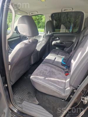 Black Volkswagen Amarok 2015 in Kuldiga, with an engine capacity of 2.00 L and mileage of 256 thousand km for 16800 €, photo 8 on AUTOMOTO.COM.LV