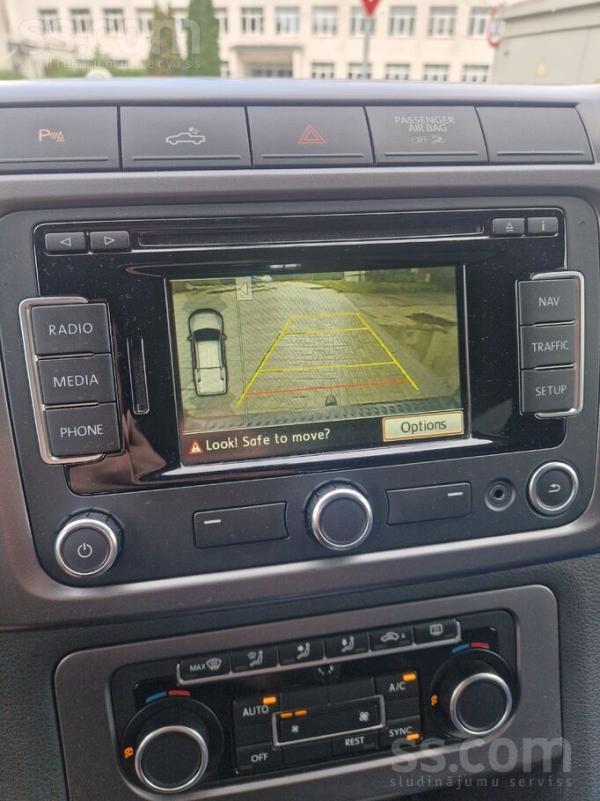 Black Volkswagen Amarok 2015 in Kuldiga, with an engine capacity of 2.00 L and mileage of 256 thousand km for 16800 €, photo 10 on AUTOMOTO.COM.LV