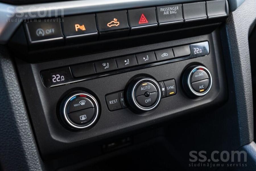 Black Volkswagen Amarok 2016 in Riga, with an engine capacity of 3.00 L and mileage of 273 thousand km for 19550 €, photo 16 on AUTOMOTO.COM.LV