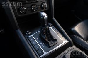 Black Volkswagen Amarok 2016 in Riga, with an engine capacity of 3.00 L and mileage of 273 thousand km for 19550 €, photo 17 on AUTOMOTO.COM.LV