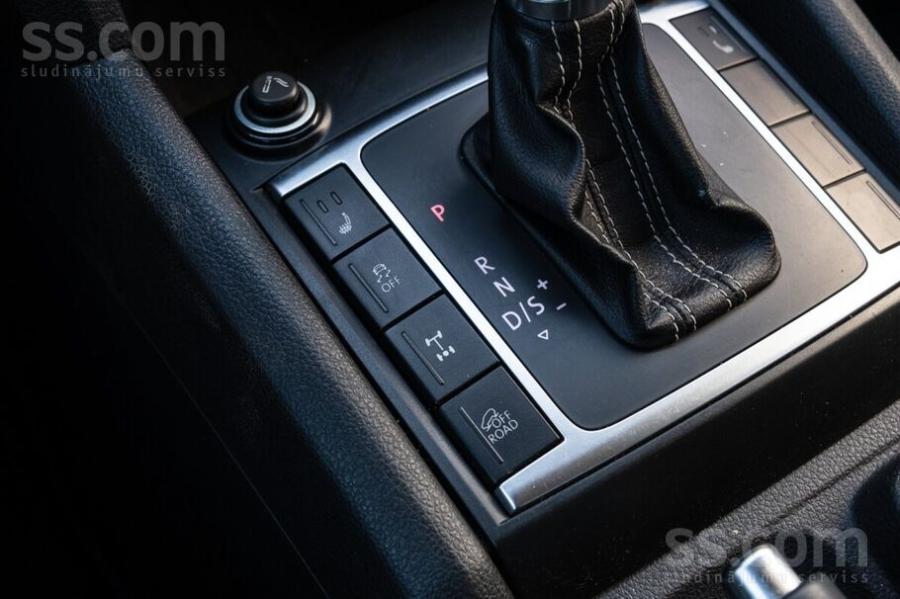 Black Volkswagen Amarok 2016 in Riga, with an engine capacity of 3.00 L and mileage of 273 thousand km for 19550 €, photo 18 on AUTOMOTO.COM.LV