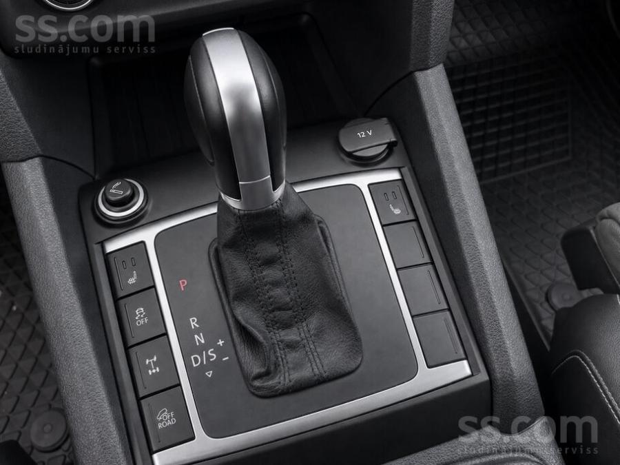 Melns Volkswagen Amarok 2016 Rīga, ar dzinēja tilpumu 3.00 L un nobraukumu 216 tūkst. km par 17900 €, foto 24 vietnē AUTOMOTO.COM.LV