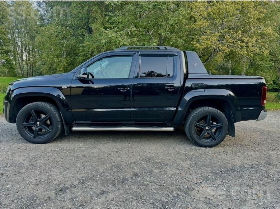 Black Volkswagen Amarok 2017 in Valmiera, with an engine capacity of 3.00 L and mileage of 288 thousand km for 23500 €, photo 1 on AUTOMOTO.COM.LV