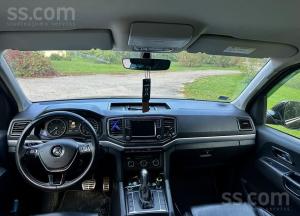 Black Volkswagen Amarok 2017 in Valmiera, with an engine capacity of 3.00 L and mileage of 288 thousand km for 23500 €, photo 3 on AUTOMOTO.COM.LV