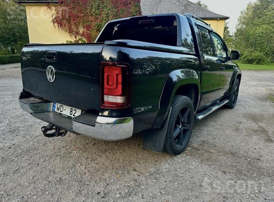Black Volkswagen Amarok 2017 in Valmiera, with an engine capacity of 3.00 L and mileage of 288 thousand km for 23500 €, photo 4 on AUTOMOTO.COM.LV