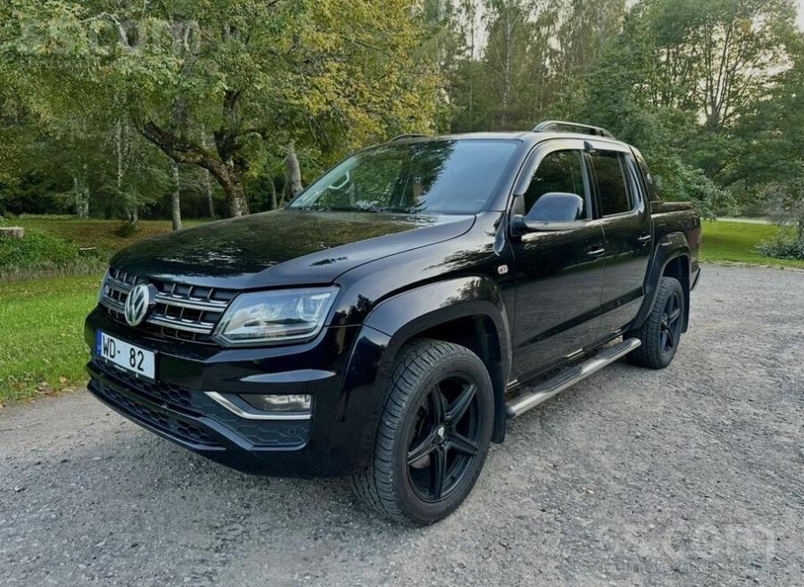 Black Volkswagen Amarok 2017 in Valmiera, with an engine capacity of 3.00 L and mileage of 288 thousand km for 23500 €, photo 5 on AUTOMOTO.COM.LV