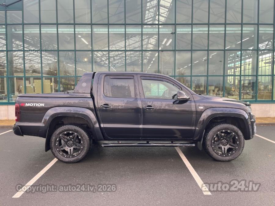 Black Volkswagen Amarok 2020 in Tallinn, with an engine capacity of 3.00 L and mileage of 82 thousand km for 29900 €, photo 9 on AUTOMOTO.COM.LV