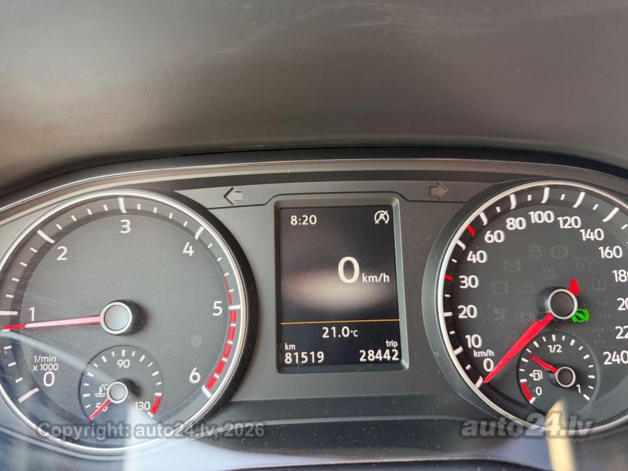 Black Volkswagen Amarok 2020 in Tallinn, with an engine capacity of 3.00 L and mileage of 82 thousand km for 29900 €, photo 14 on AUTOMOTO.COM.LV
