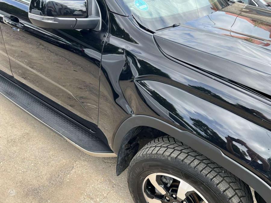 Black Volkswagen Amarok 2024 in Kaunas, with an engine capacity of 2.99 L and mileage of 76 thousand km for 19900 €, photo 7 on AUTOMOTO.COM.LV