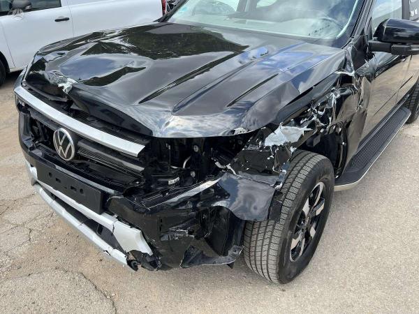 Black Volkswagen Amarok 2024 in Kaunas, with an engine capacity of 2.99 L and mileage of 76 thousand km for 19900 €, photo 8 on AUTOMOTO.COM.LV