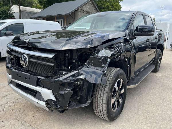 Black Volkswagen Amarok 2024 in Kaunas, with an engine capacity of 2.99 L and mileage of 76 thousand km for 19900 €, photo 9 on AUTOMOTO.COM.LV