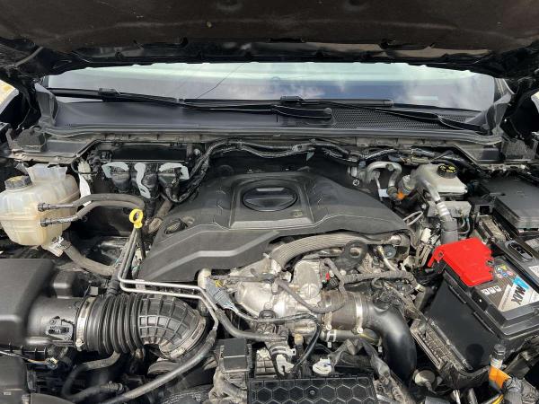 Black Volkswagen Amarok 2024 in Kaunas, with an engine capacity of 2.99 L and mileage of 76 thousand km for 19900 €, photo 10 on AUTOMOTO.COM.LV