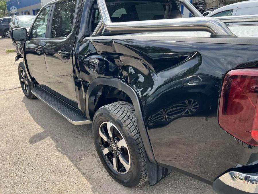 Black Volkswagen Amarok 2024 in Kaunas, with an engine capacity of 2.99 L and mileage of 76 thousand km for 19900 €, photo 17 on AUTOMOTO.COM.LV